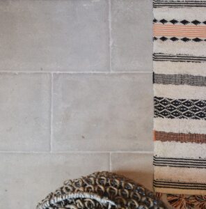 Montpellier Bar Gris | Limestone - 16x24x5/8 in. Field Tile ...