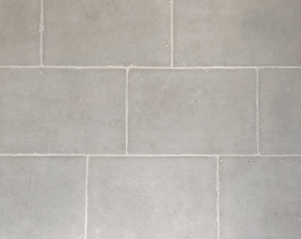 Montpellier Bar Gris | Limestone - 16x24x5/8 in. Field Tile ...